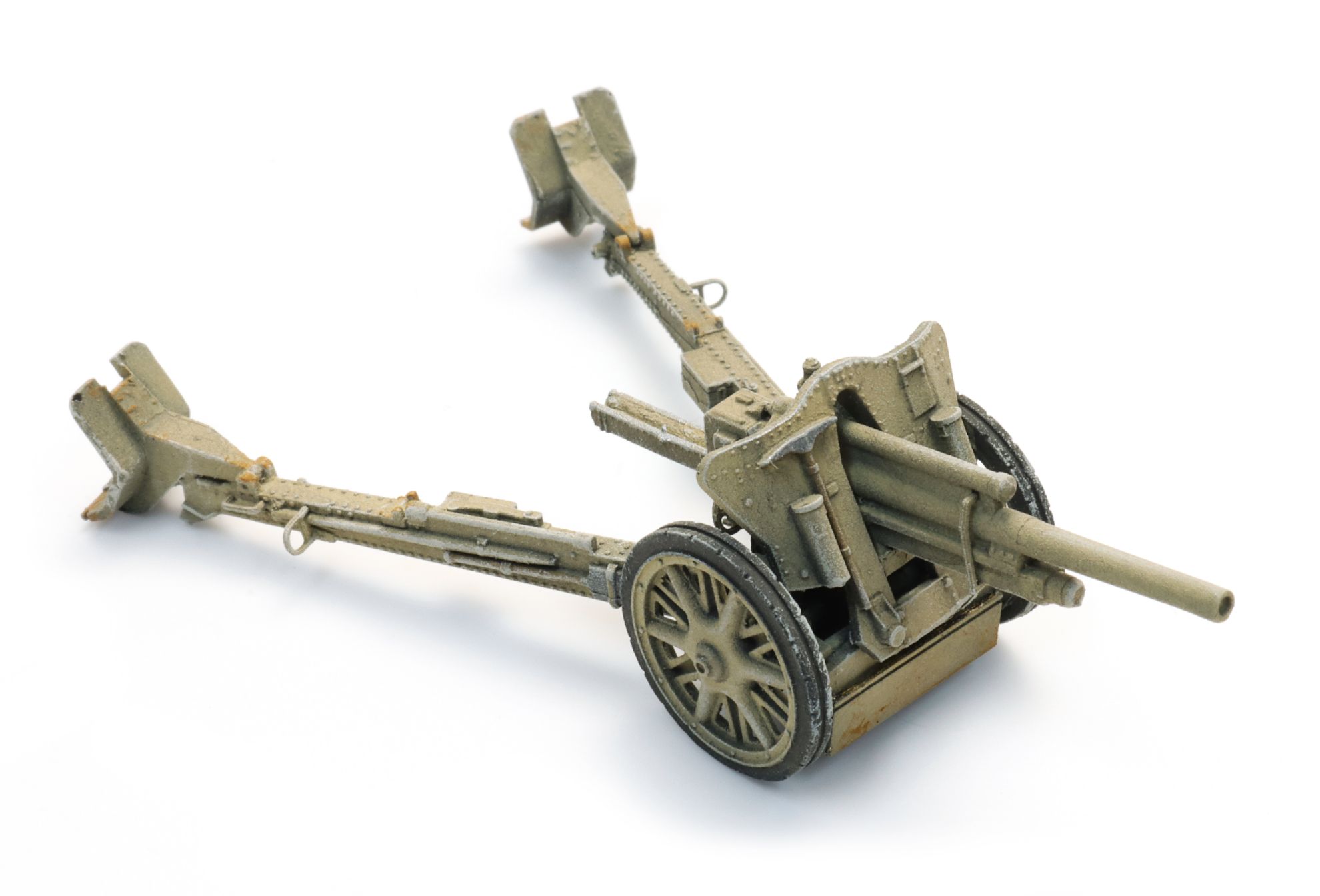 RoCo USA, Inc. German WWII 10,5cm Light Howitzer 18 Africa in position