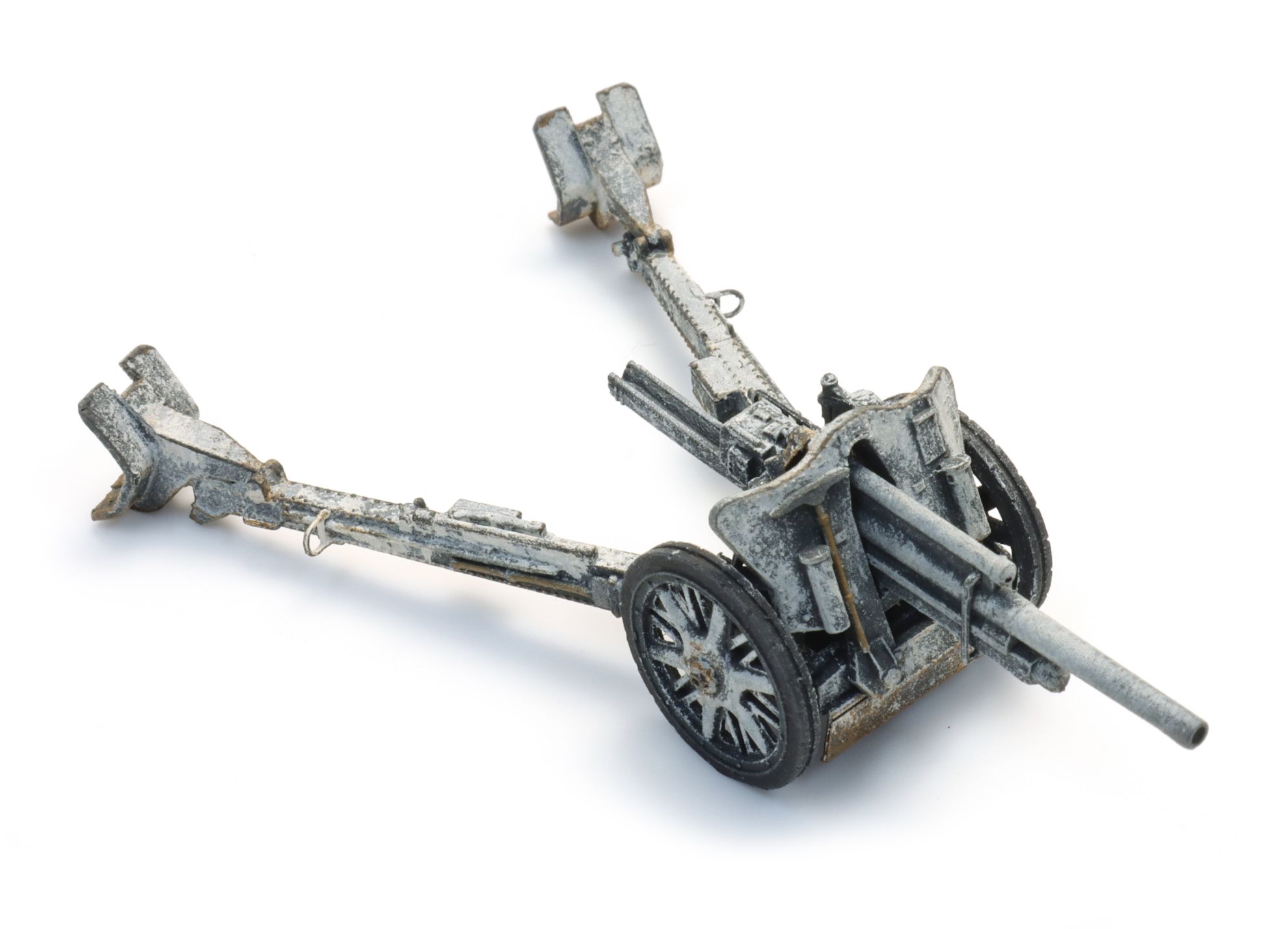 RoCo USA, Inc. German WWII 10,5cm Light Howitzer 18 Winter in position