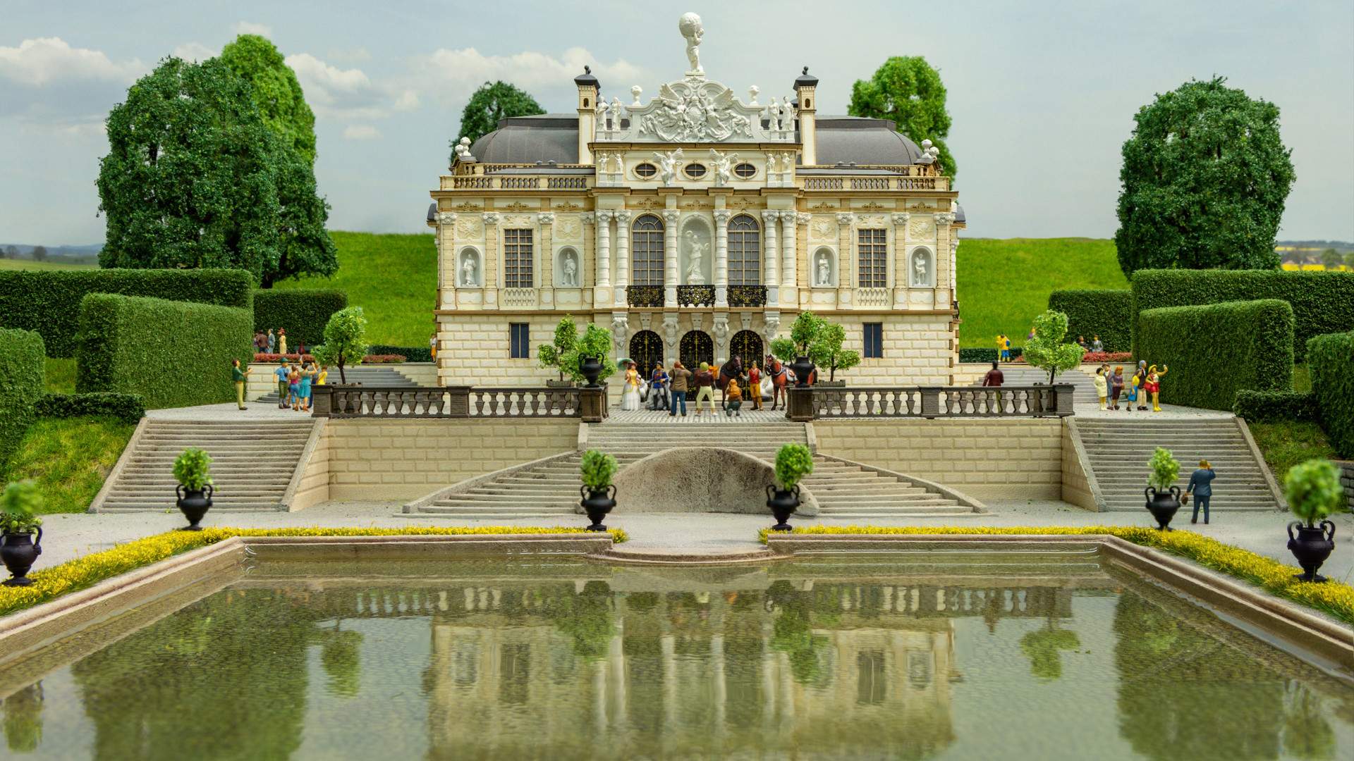 RoCo USA, Inc. Palace Linderhof