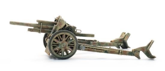RoCo USA, Inc. German WWII 10,5cm Light Howitzer 18 Camo in position