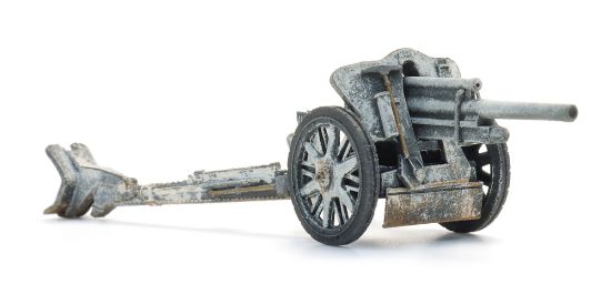 RoCo USA, Inc. German WWII 10,5cm Light Howitzer 18 Winter in position