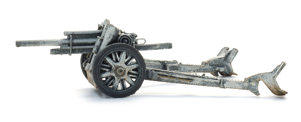 RoCo USA, Inc. German WWII 10,5cm Light Howitzer 18 Winter in position