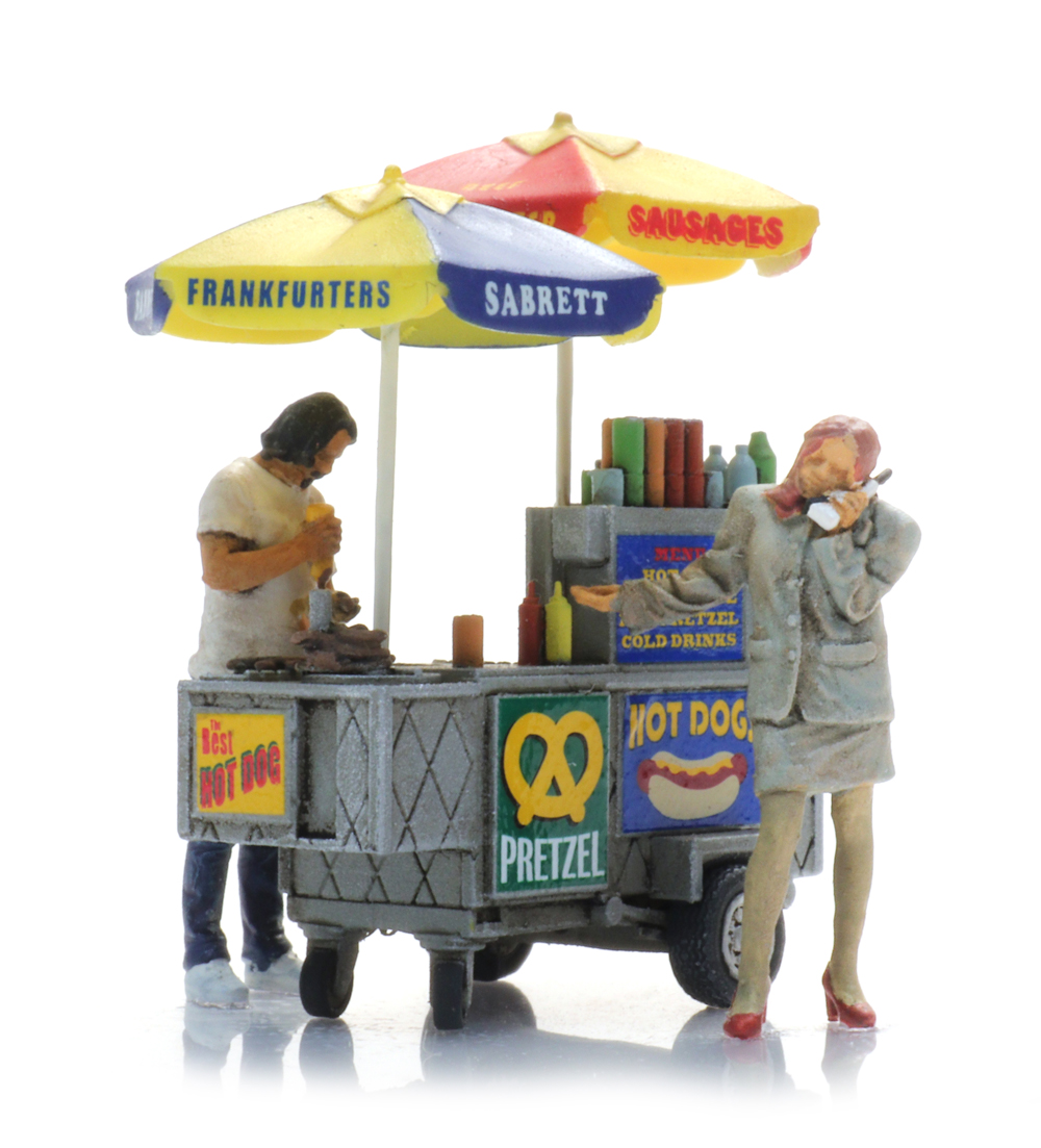 RoCo USA, Inc. NYC hot dog cart + two figures